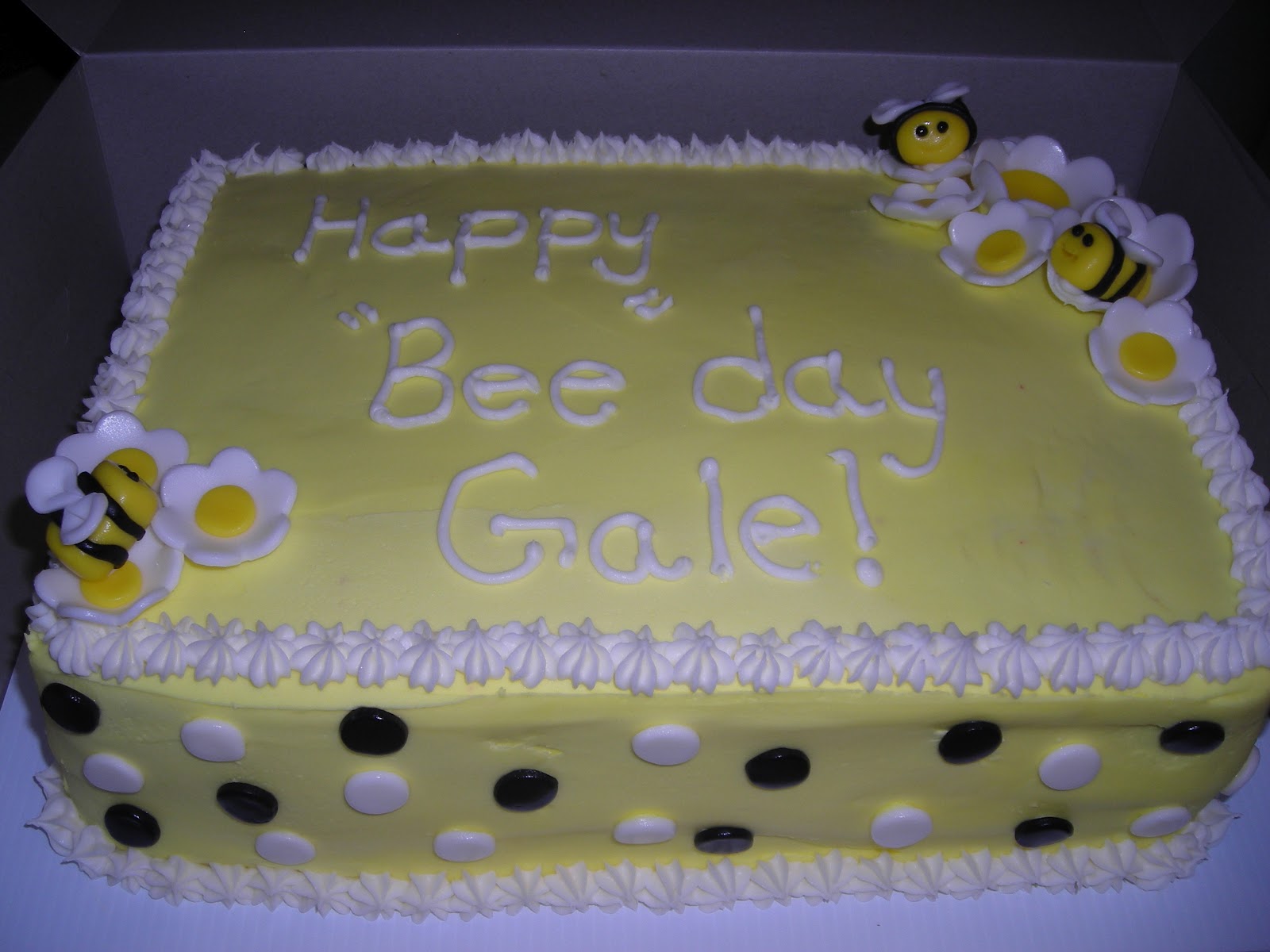 pattycakes: "Bee" day cake