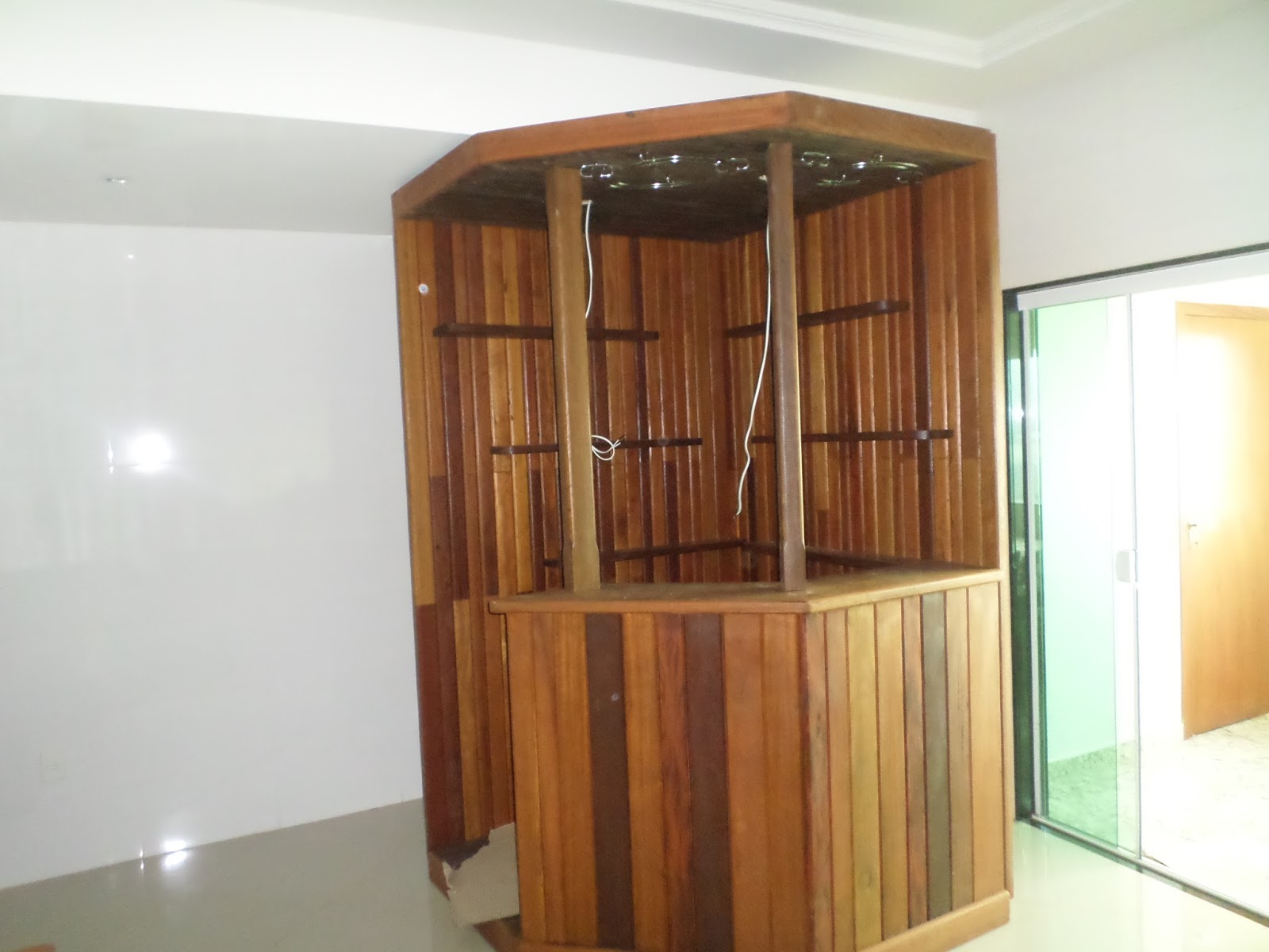 moveis planejados: BAR DE CANTO EM MADEIRA DE DEMOLIÇÃO