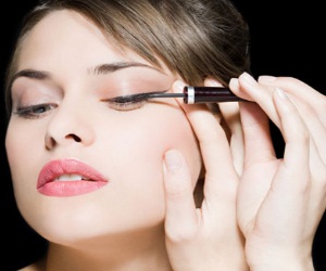 How to Apply LIQUID Eyeliner and Mascara for Beginners - UPHiL n RAGHieL