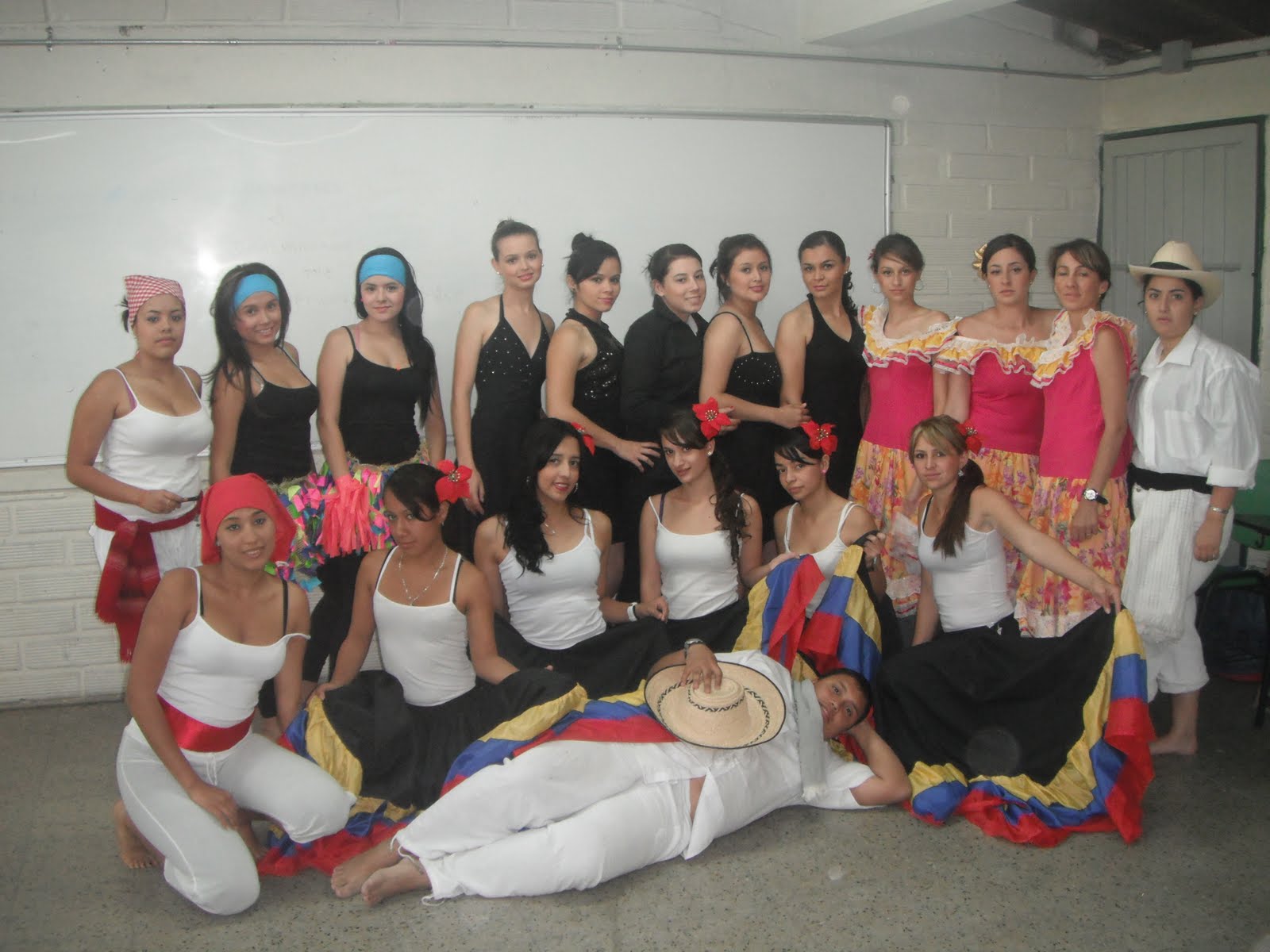 LUDICA (THE PINK PANTERS): Baile (el Mapale)