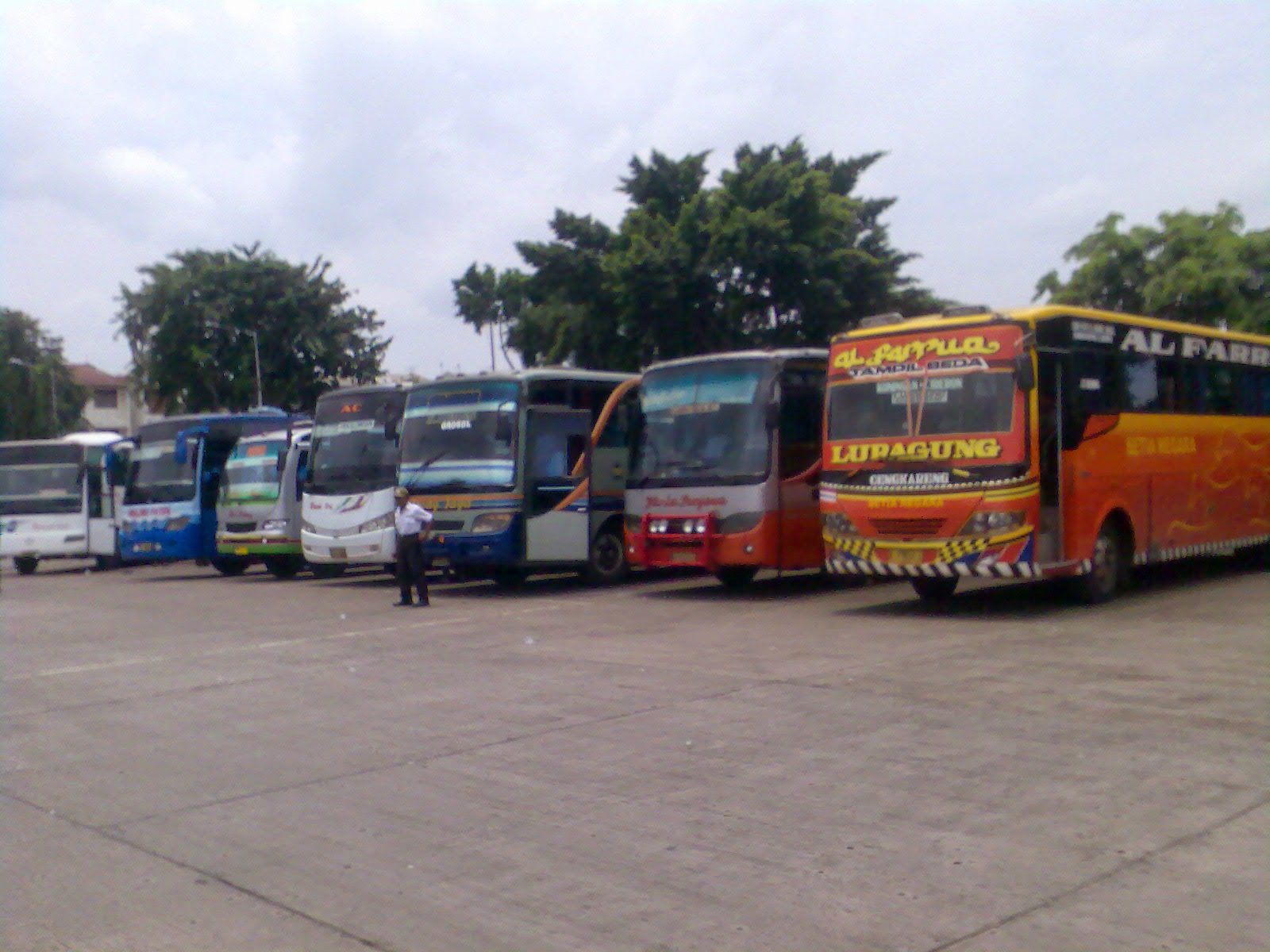 TERMINAL BUS KALIDERES: ANTAR KOTA