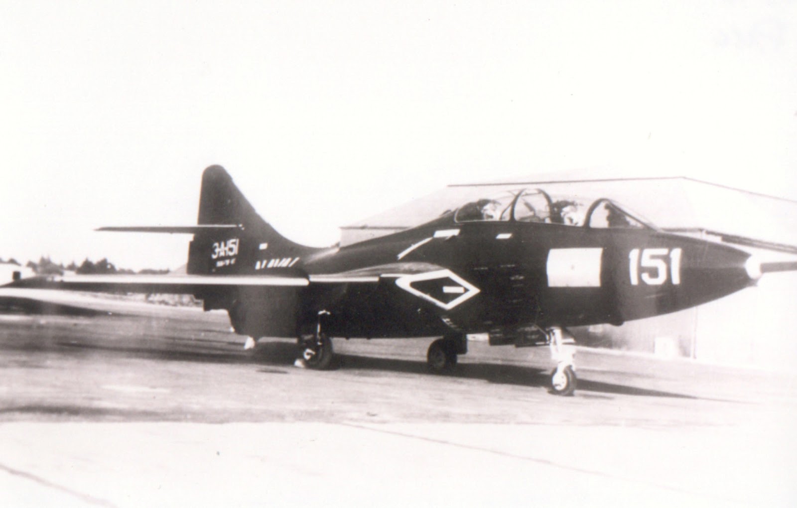 AERONAVES PRESERVADAS DE LA AVIACION NAVAL ARGENTINA: GRUMMAN F9F-8T COUGAR