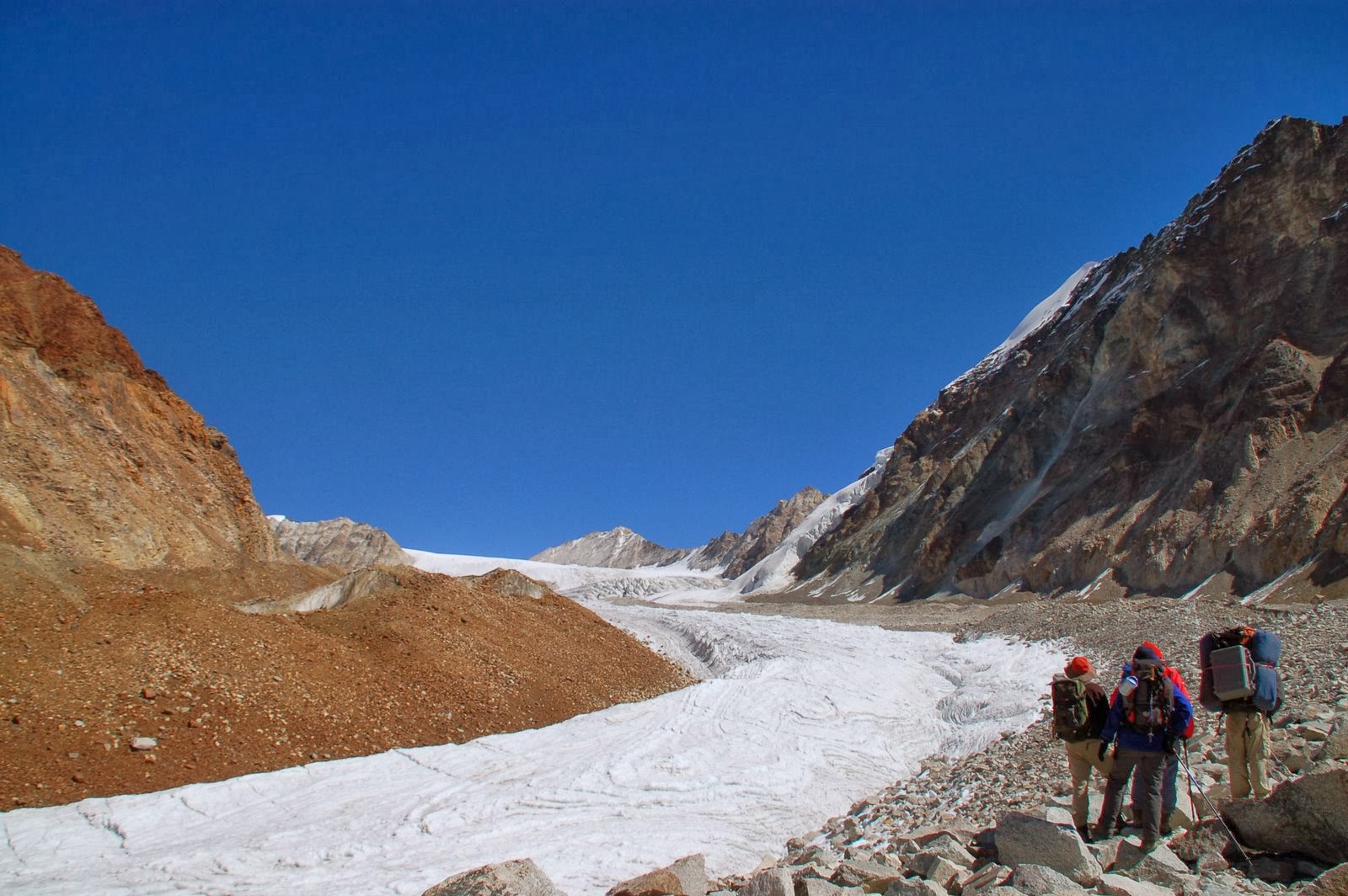 Kalindi Khal Pass Trek in India Garhwal Himalayas at 5950 mtrs ...