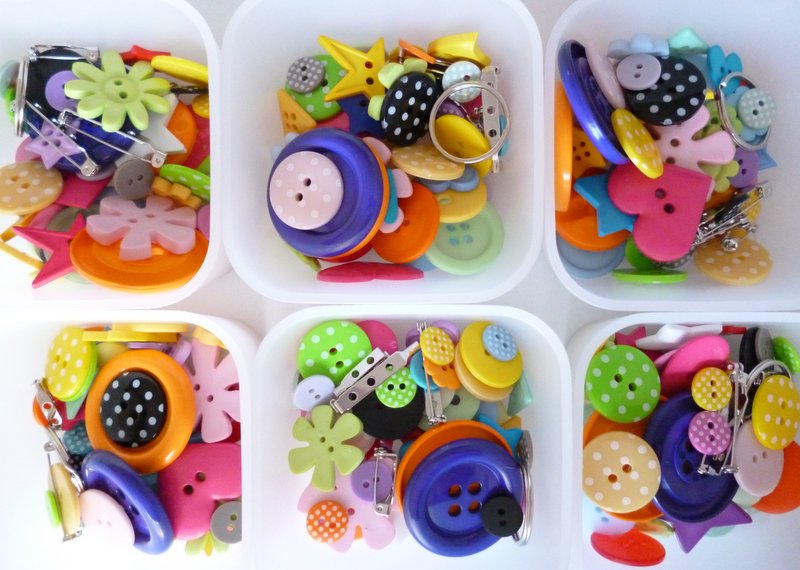 paper-and-string: free kit button bags