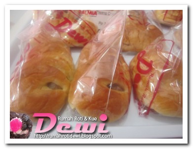 Roti manis (Rumah Roti Dewi) ~ Rumah Roti Dewi