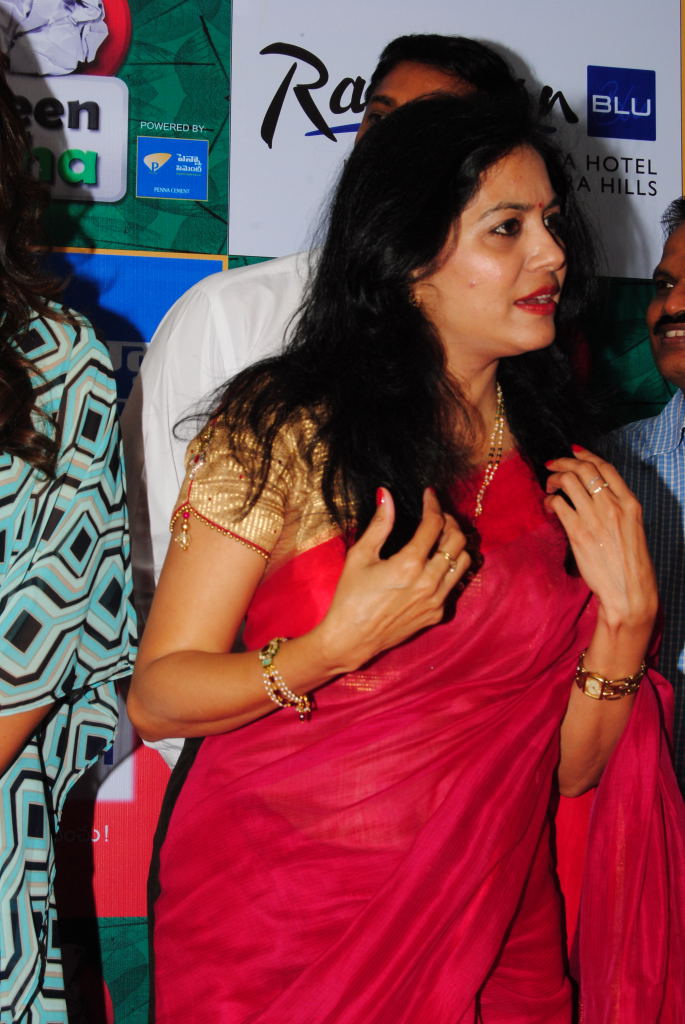 Singer Sunitha in Saree Photos - Spicy Imagelite