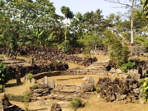 Ada Kubur Batu dan Batu Temu Gelang di Situs Megalitikum Cipari ...