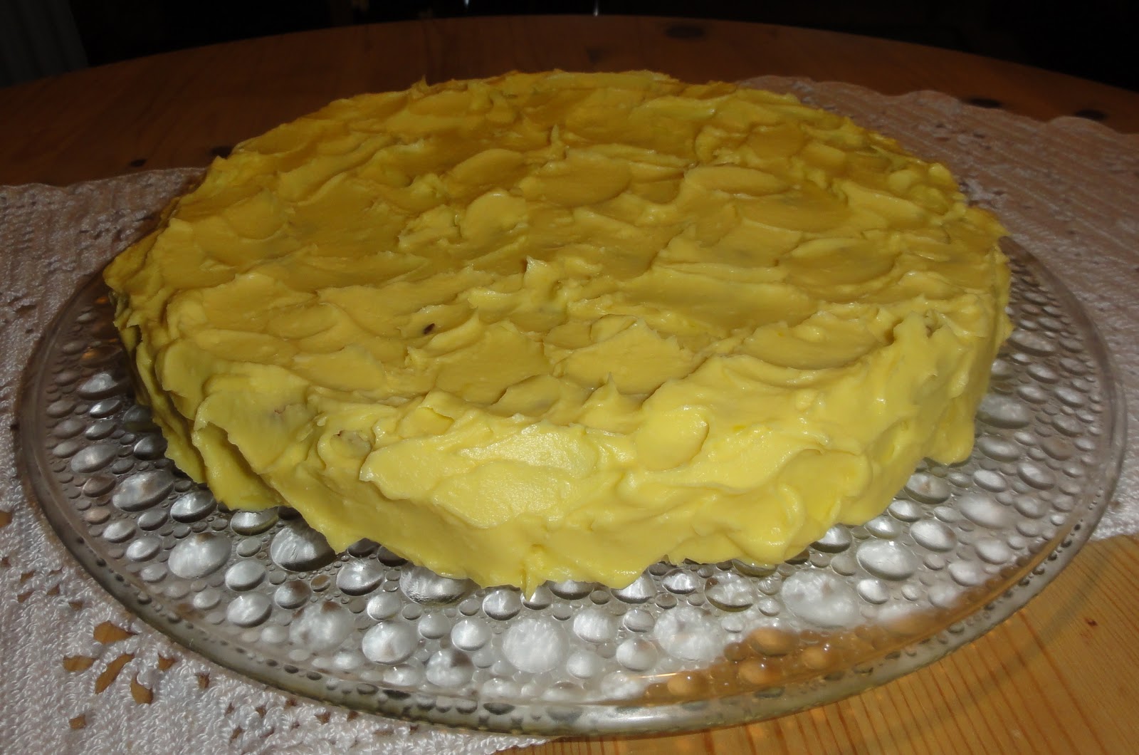 Matoppskrifter: Mandelkake med gul krem