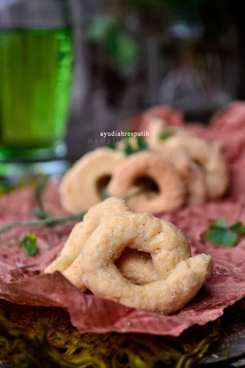 Kukis Sagu Kelapa | Momylicious