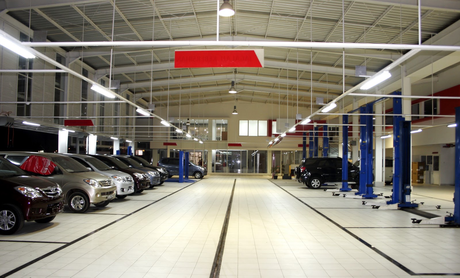 nine construction: BENGKEL