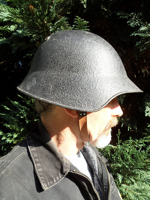Four Bees: Swiss Model 1918/43 Helmet, M18/43 M/40-43, M43