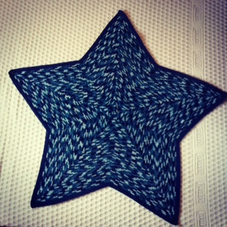 Bright Bag: light star-shaped blanket