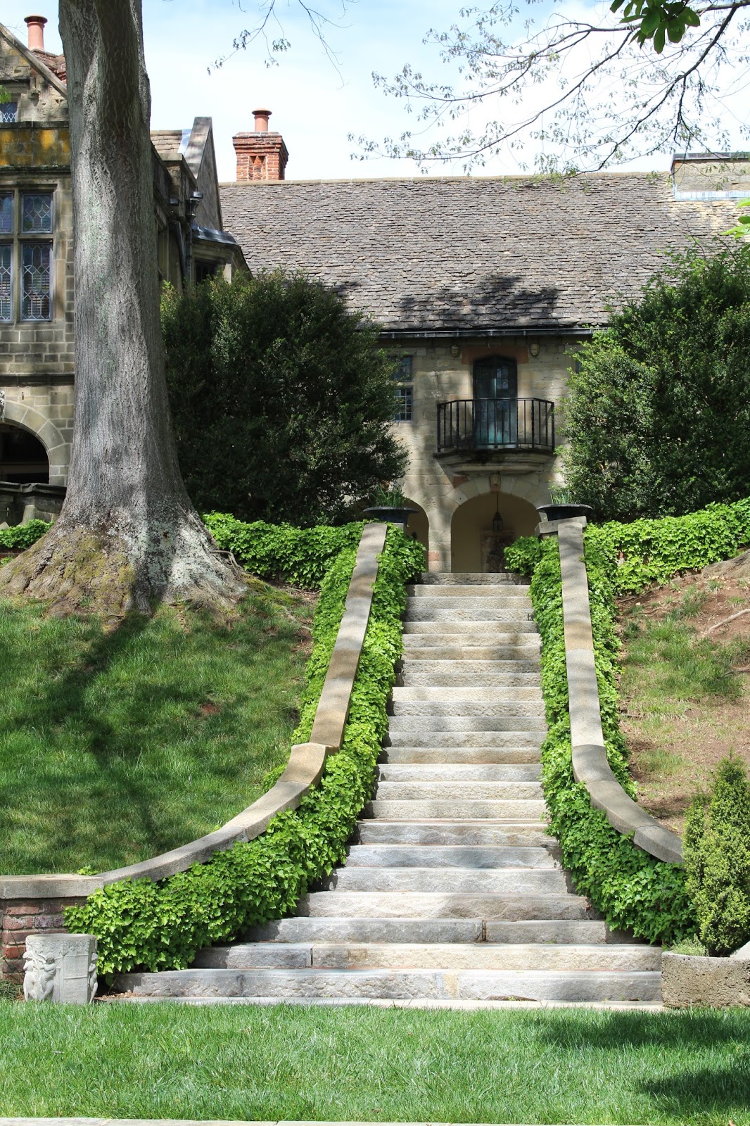 Royal Musings: And right next door to Agecroft Hall is Virginia House ...