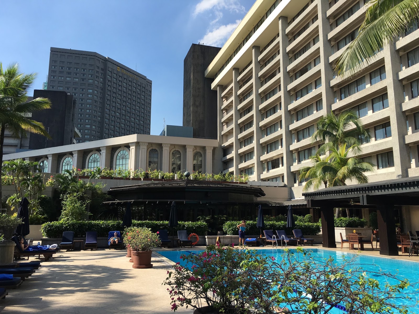 GREAT EATS HAWAII: LUNCH AT THE PENINSULA MANILA POOL
