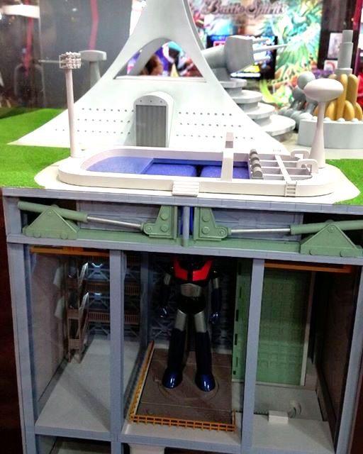 MAZINGER Z with “Secret Base” Diorama Display @ #C32017