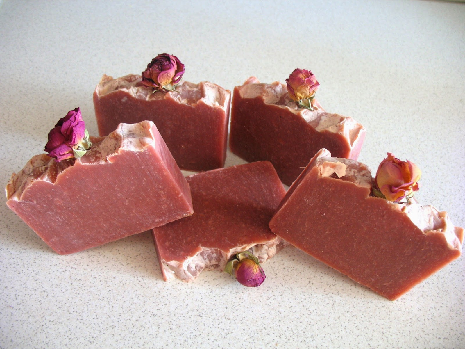 Nature & Beauty: Sapun natural cu pudra de roiba - Red roses