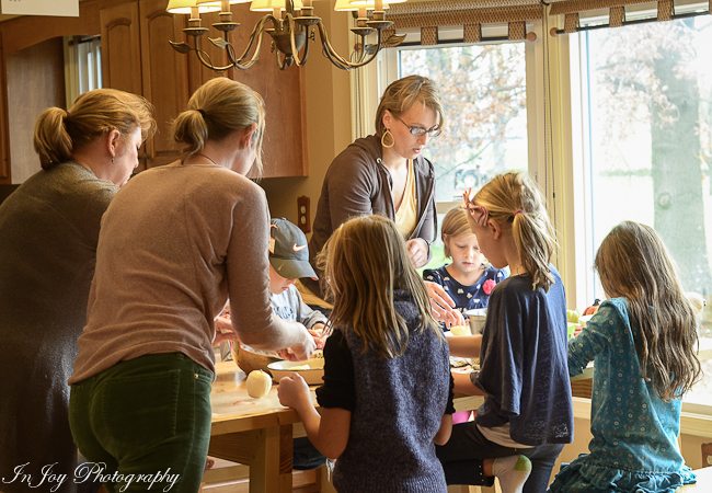 Mission Minded Mothering: Homemade Applesauce