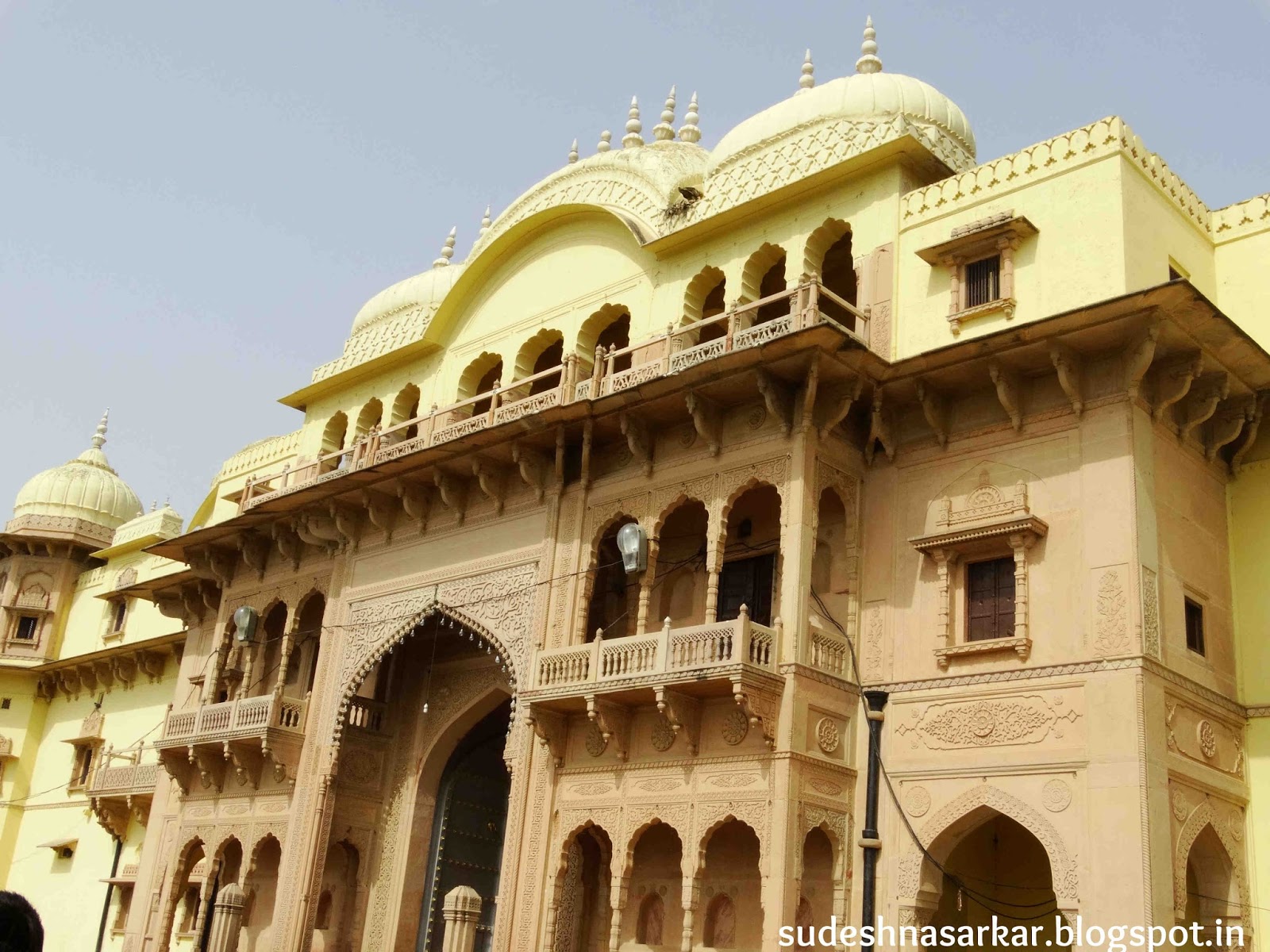 The Gallivant Rovers: Visit to Barsana -Radha Rani Temple -Mathura