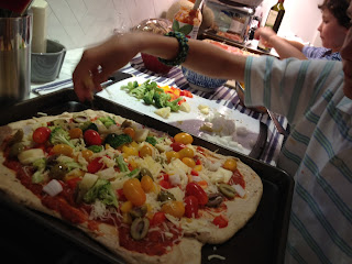 The Full Plate Blog: make-your-own pizza