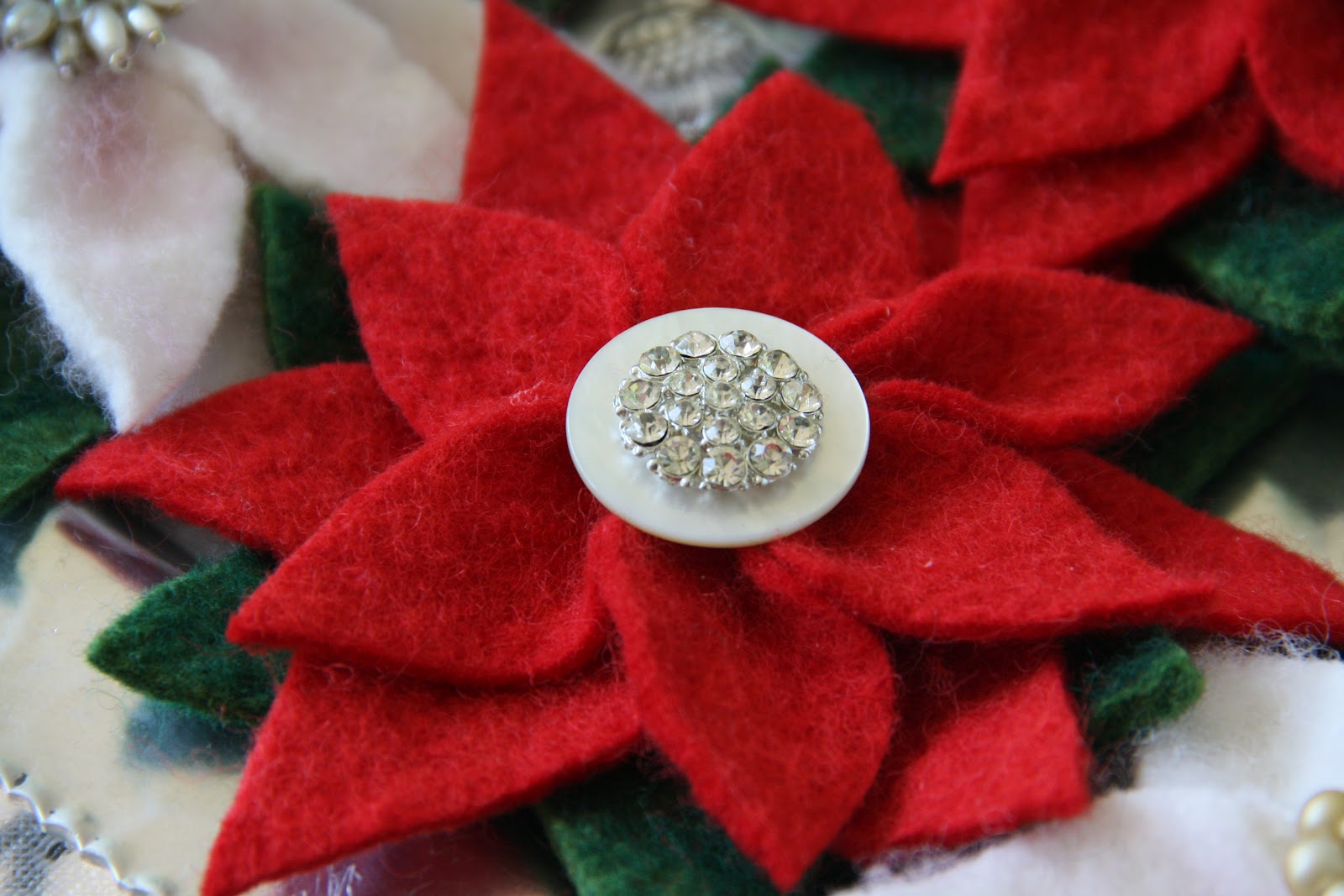 Isa Creative Musings: Felted Wool Poinsettia Pins