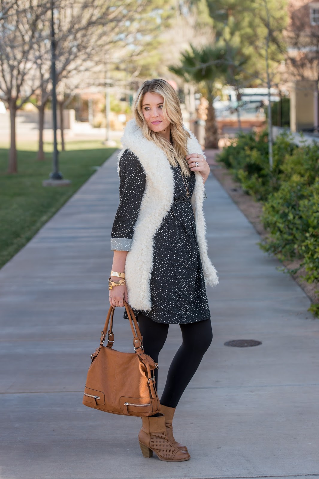 STAY FLUFFY - WINTER OUTFIT! | The Red Closet Diary