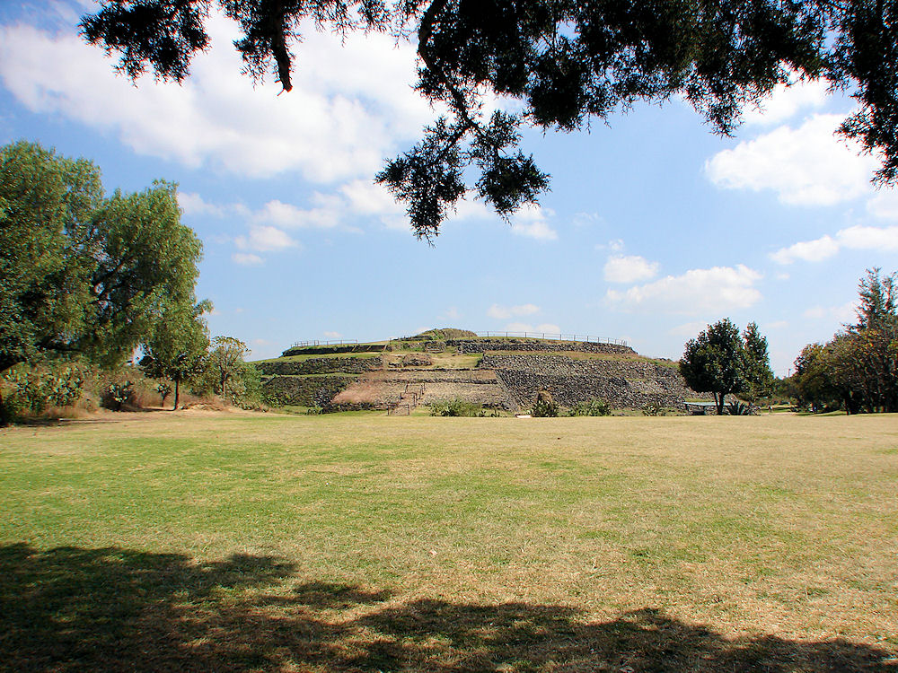 Hidden and little known places: Circular step-pyramid of Cuicuilco ...