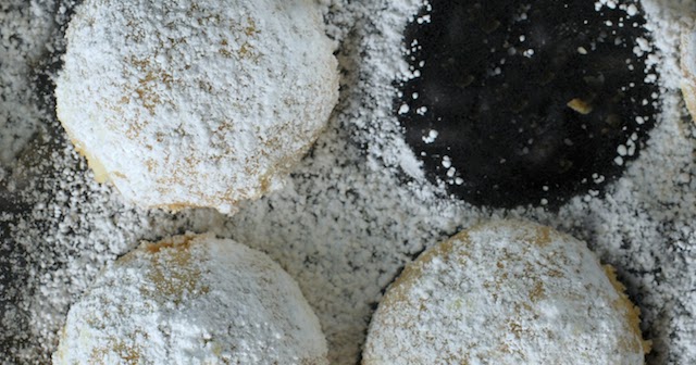 Polvorones (Puerto Rican Almond Shortbread Cookies) - Always Order Dessert