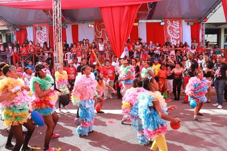 Coca Cola celebra en grande el autentico carnaval de Bonao ...