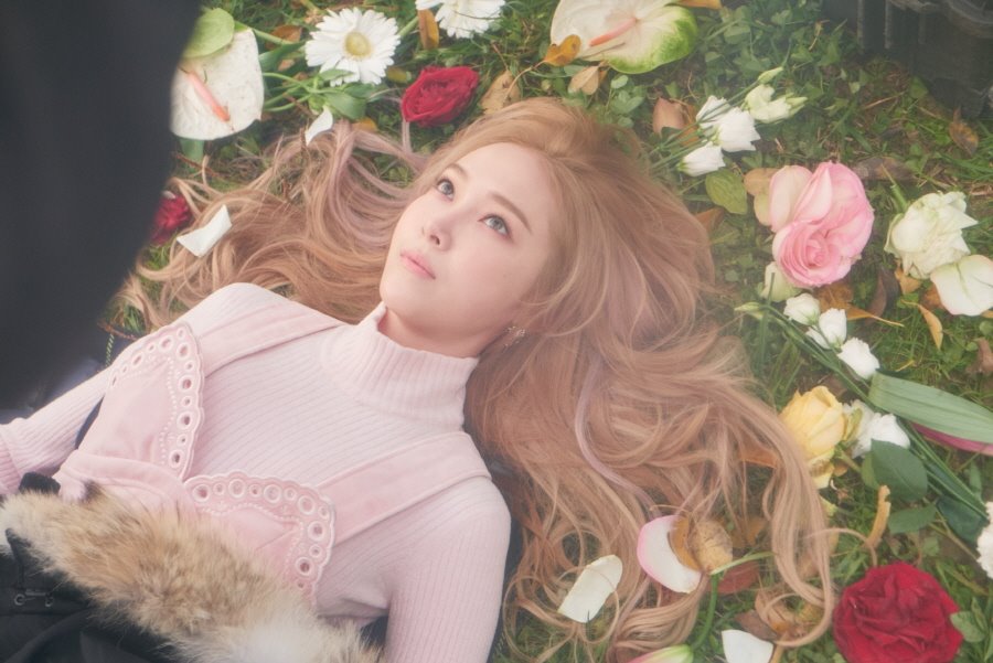 See the behind the scene pictures from Jessica's 'Wonderland' MV ...