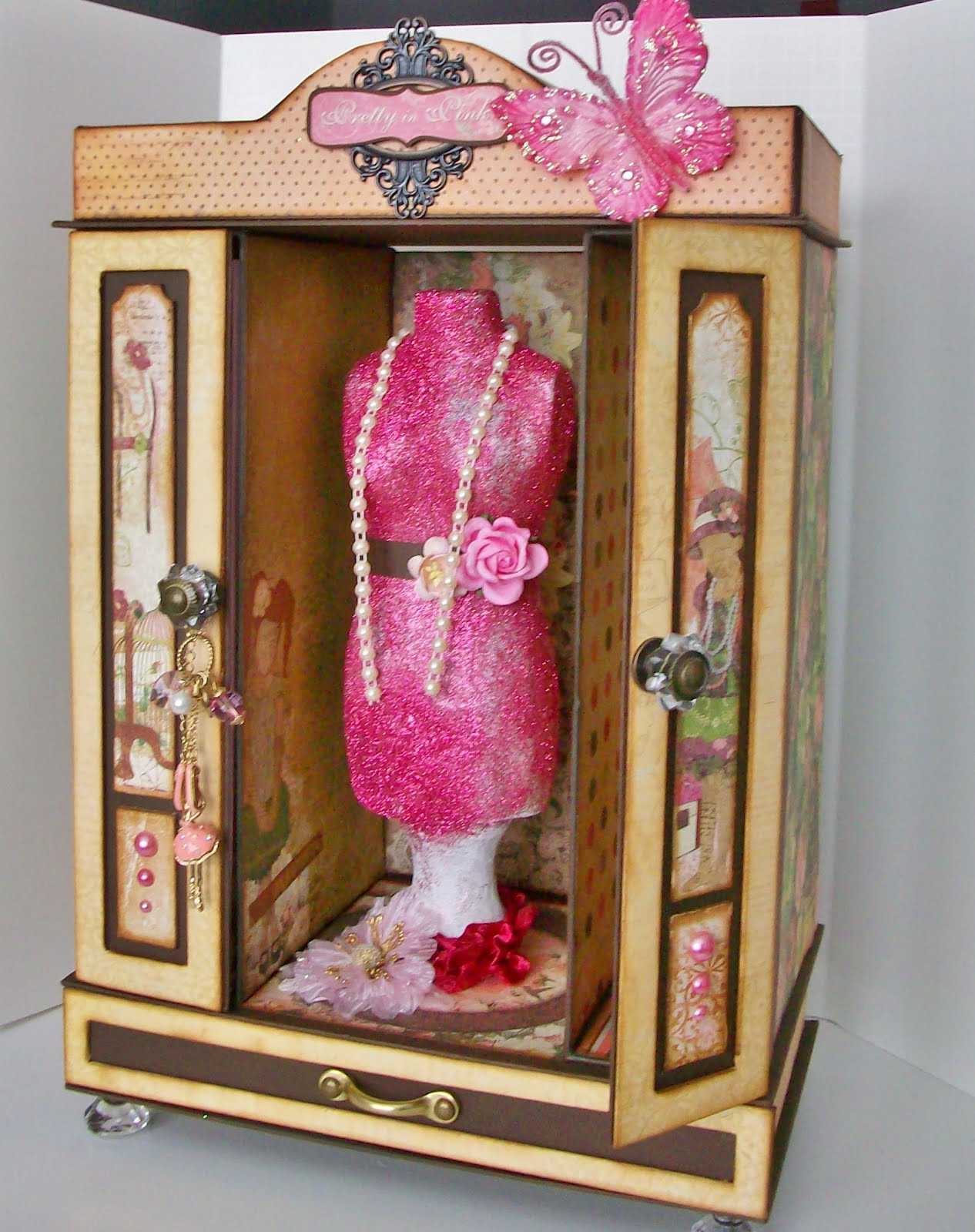 Paper Phenomenon: Little Miss Closet