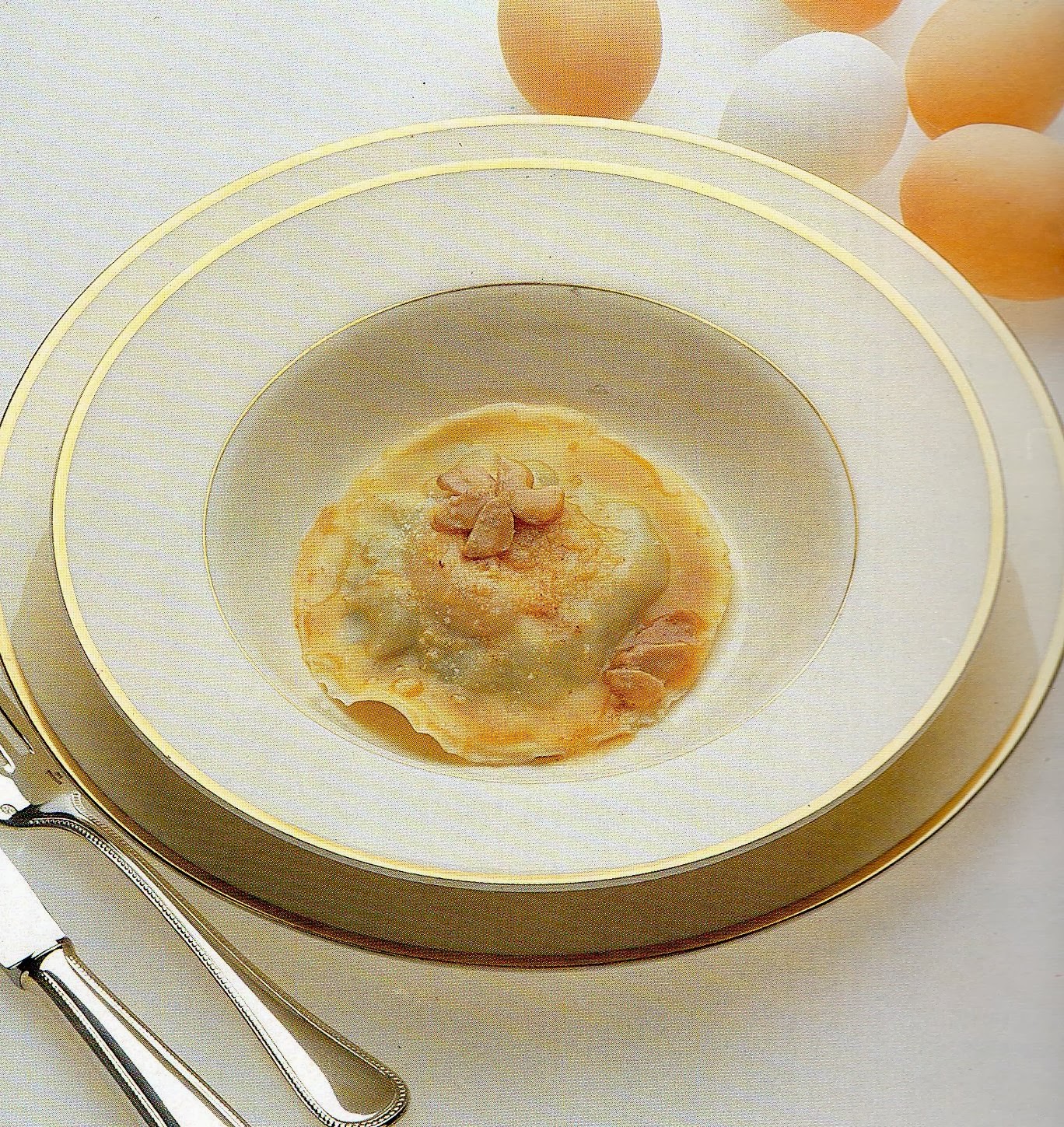 Il Supremo: Raviolone di ricotta e spinaci glassato al tartufo bianco