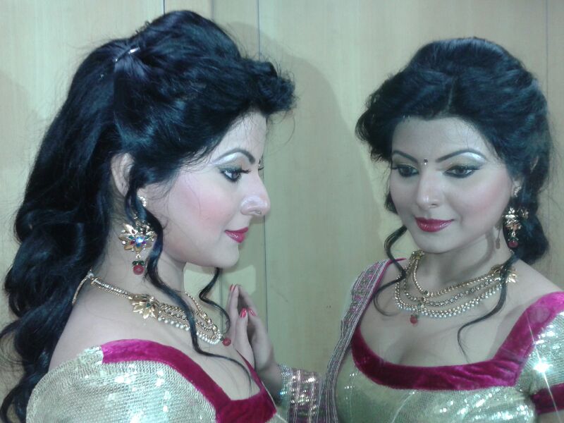 Smrity Sinha Hd Wallpaper Latest Smrity Sinha Hot Photos Images