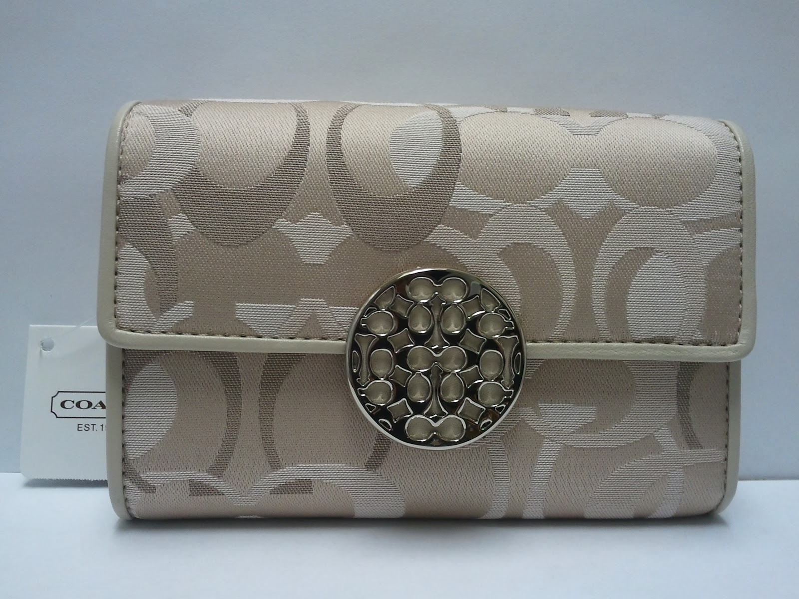 LadiesFanatic: COACH Alexandra Compact Clutch Wallet Ivory
