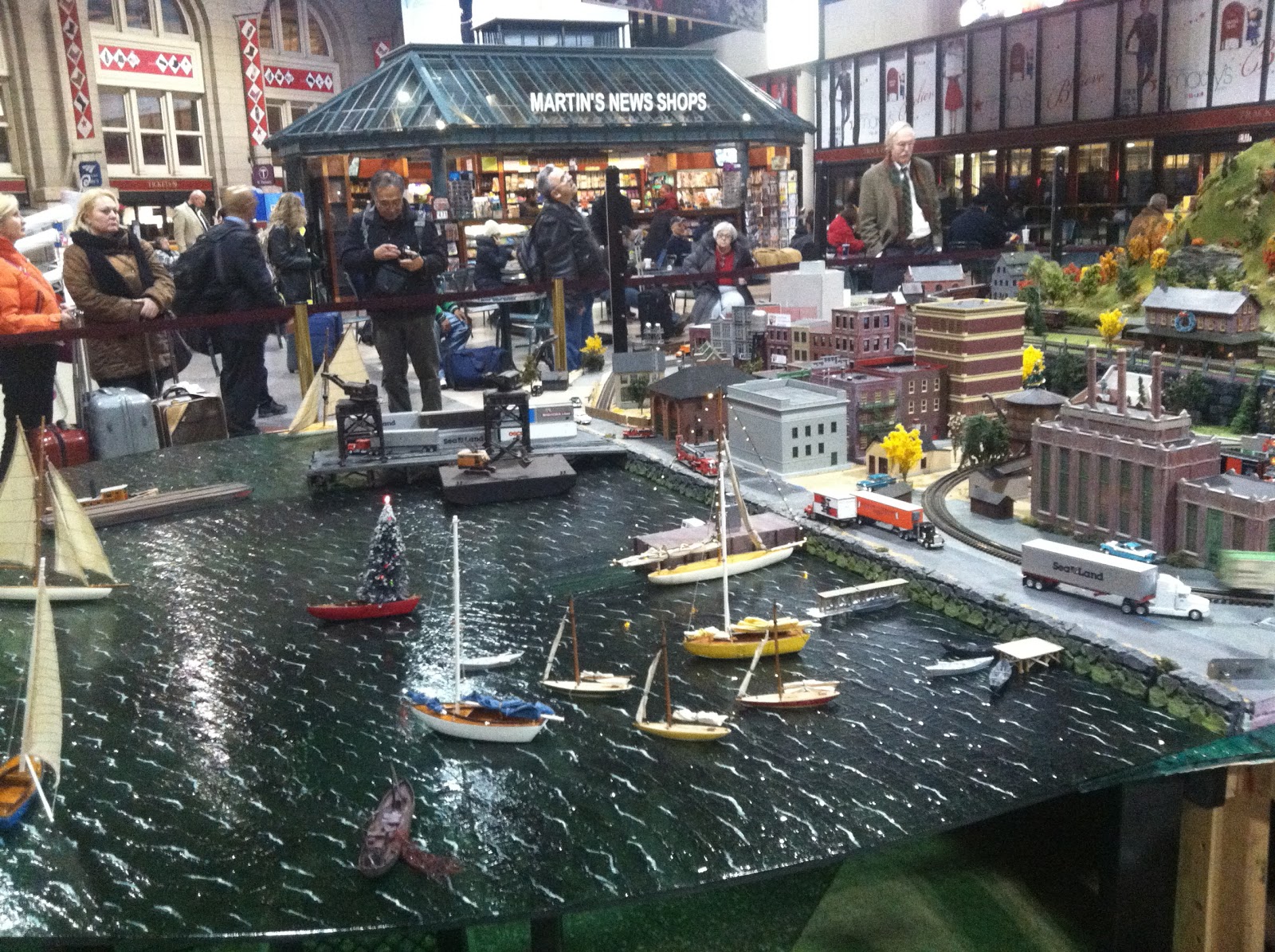 Boston to a T: Model Train set debuts at South Station