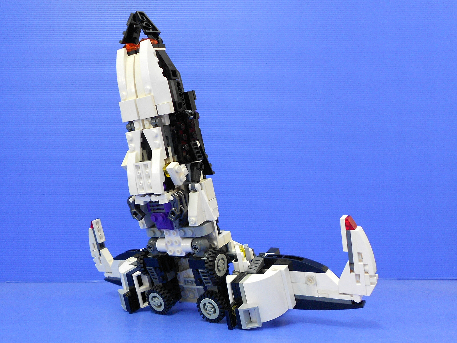 Alanyuppie's LEGO Transformers: LEGO "Fall of Cybertron" Octane (Triple ...