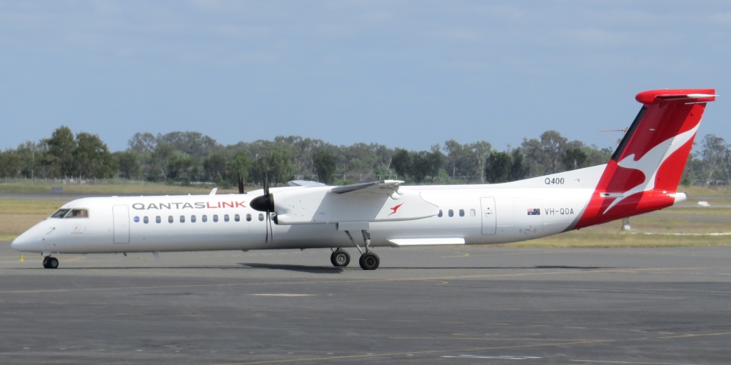 Central Queensland Plane Spotting: QantasLink Dash-8-Q400 VH-QOA First ...