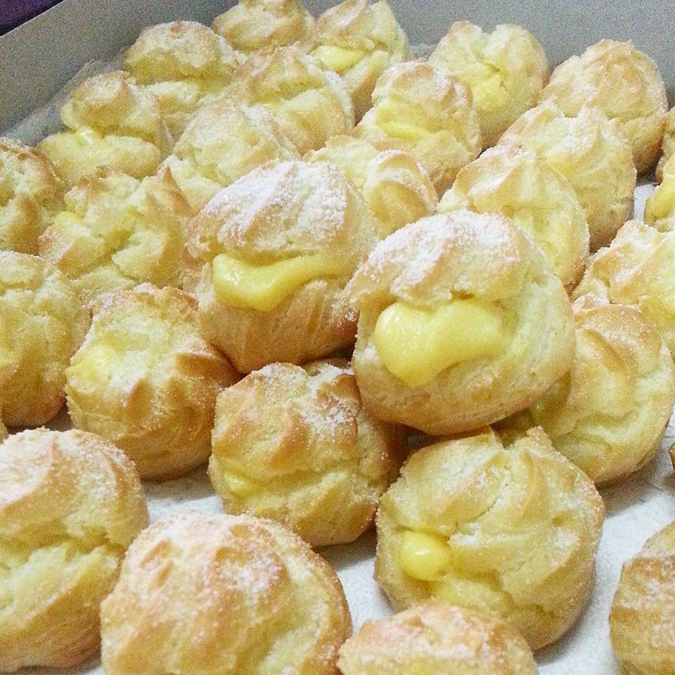 AnnaBaked@Home: Mini Cream Puff, Mini Pavlova & Kek Karamel.