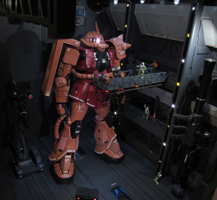 RG 1/144 Char's Zaku II in Hangar Diorama Build