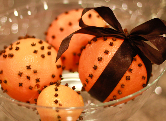 Calico skies: Orange Pomander DIY