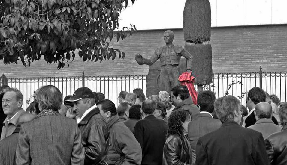 STIERKAMPF für ALLE: Für den Stier ein rotes Tuch?