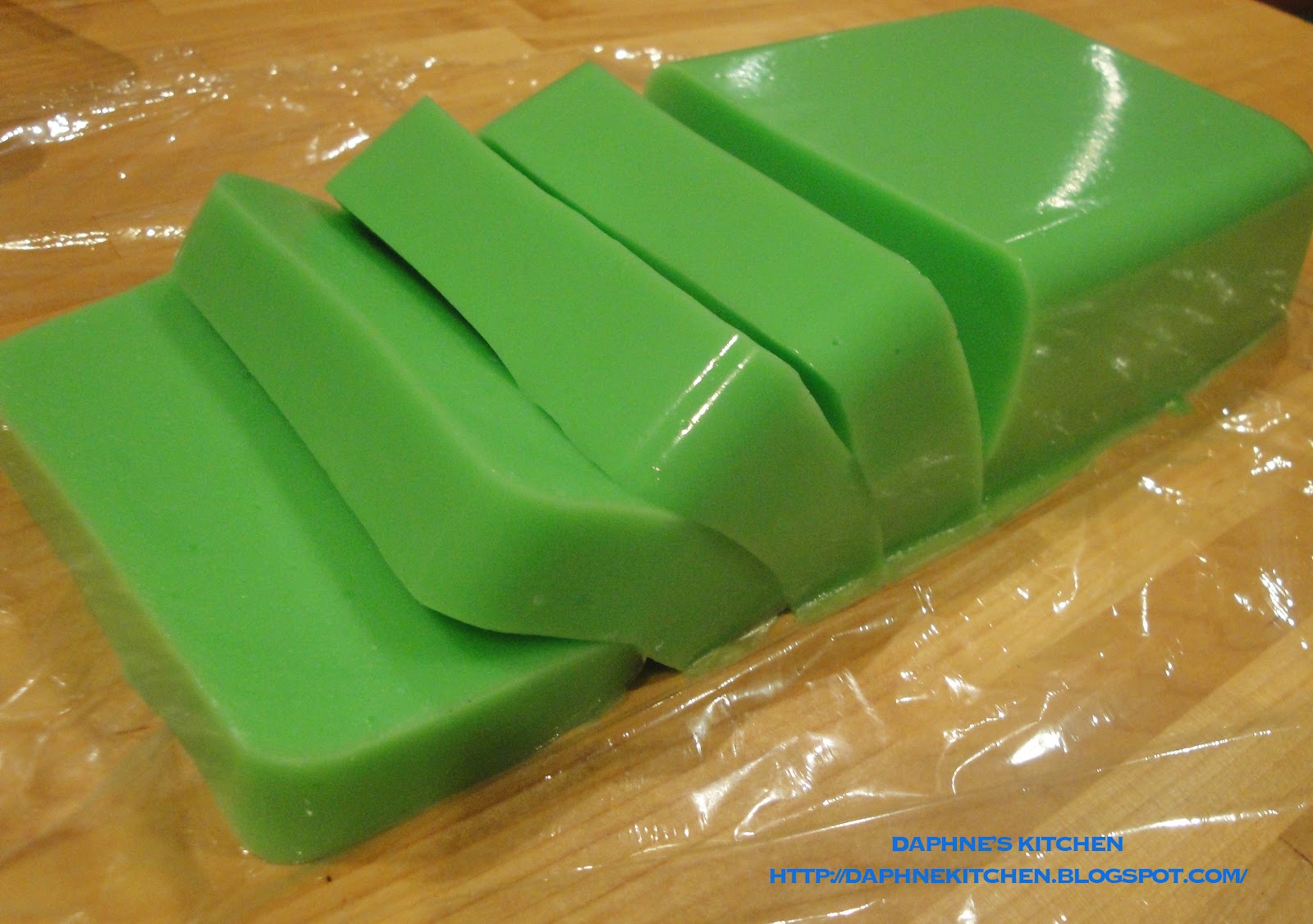 Daphne's Kitchen: Soft and Q Pandan Pudding :)