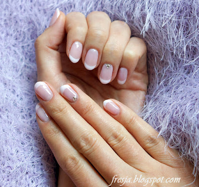 Fresja: Semilac 034 Mardi Gras. Idealna fuksja na paznokciach.