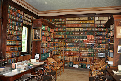 Vicki Lane Mysteries: The Rugby Library