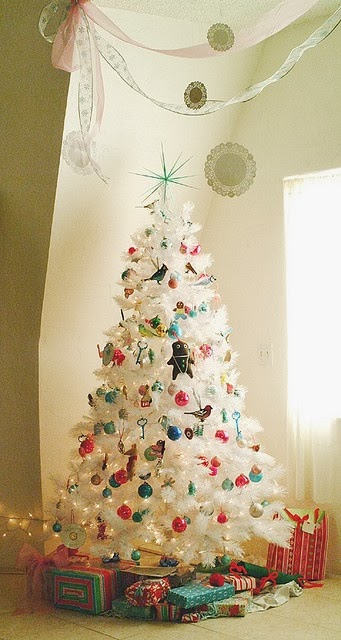 Eye For Design: Simple And Elegant White Christmas Decor