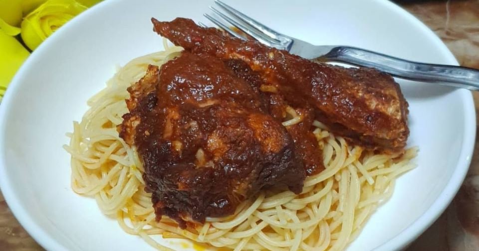 SPAGHETTI WITH GRILLED CHICKEN AND FRIED FISH