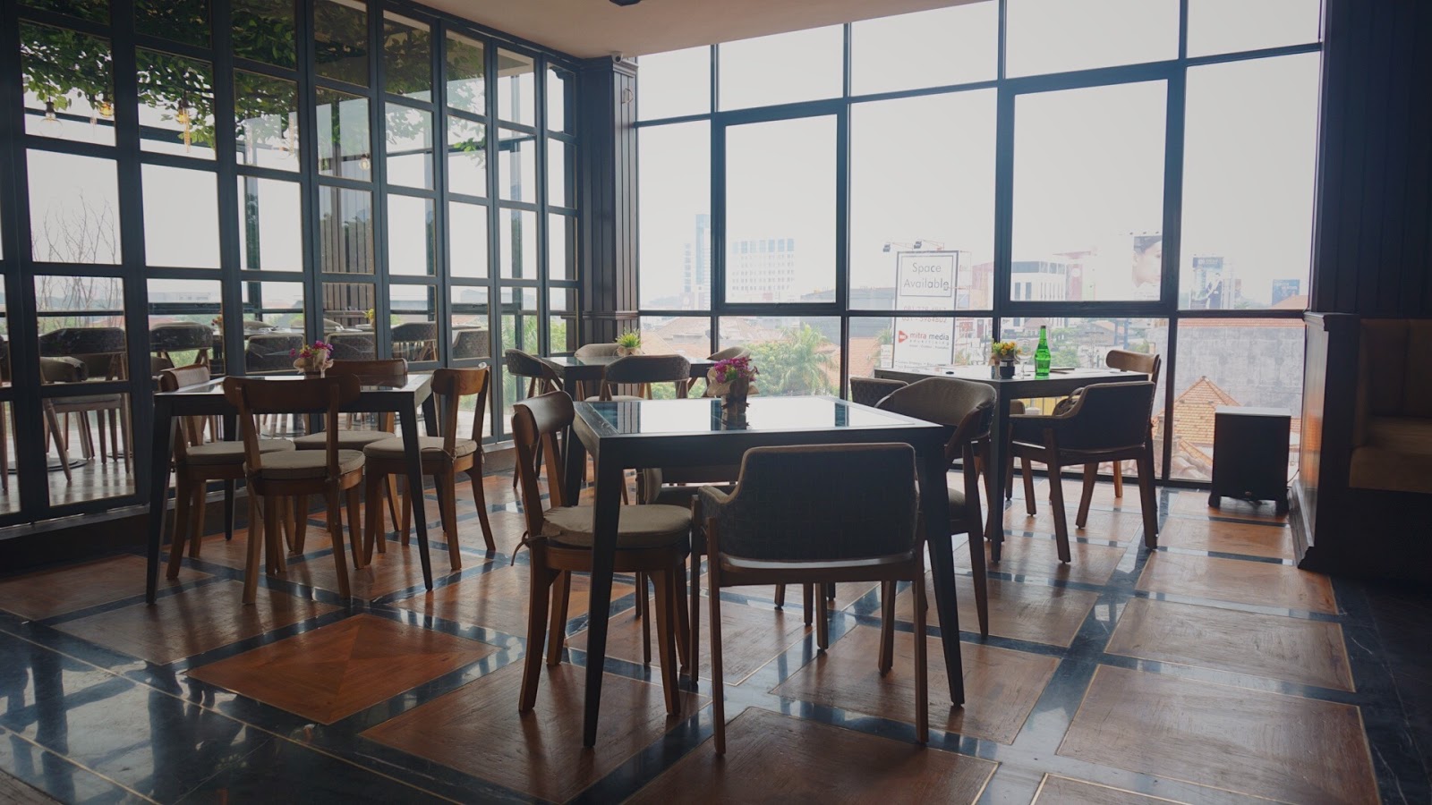 The Socialite Bistro & Lounge Surabaya (Review) | Laura Angelia