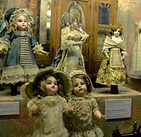 Barco de papel : Había una vez... exposición de muñecas antiguas