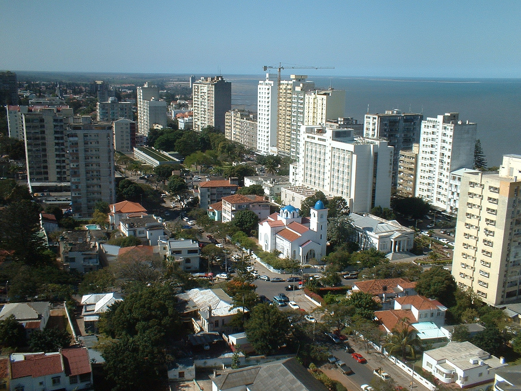 Tourism Observer MOZAMBIQUE Maputo Police Earn A Living By Extorting From Tourists And Locals tourism-observer-mozambique-maputo-police-earn-a-living-by-extorting-from-tourists-and-locals