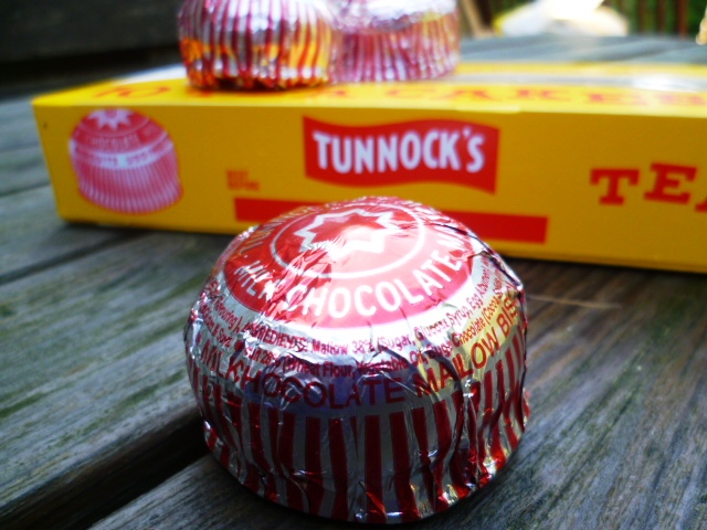 Marmaduke Scarlet: the great tunnock teacake mystery