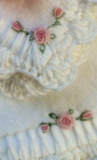 The Bluebirds are Nesting...: The Christmas Challenge. Grub Roses. Part 2.